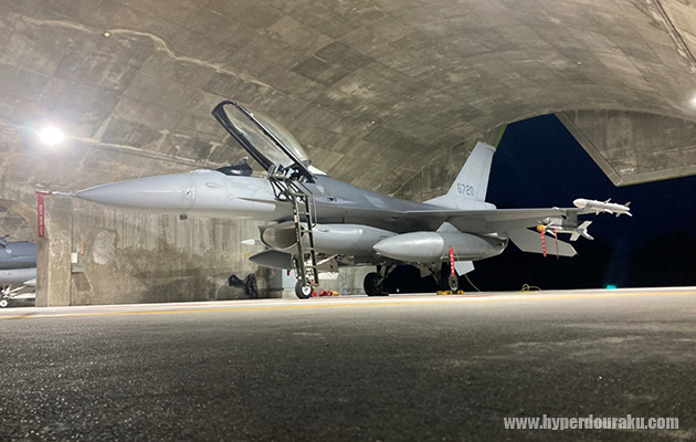 台湾空軍 第5戦術混合連隊 F-16V ミサイル搭載シーン
